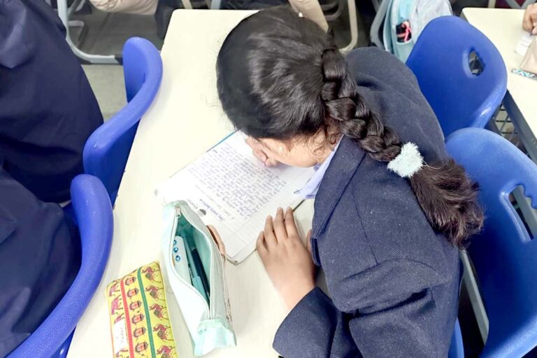 Middle School English Intra-Class Story Writing Activity Inspires ...